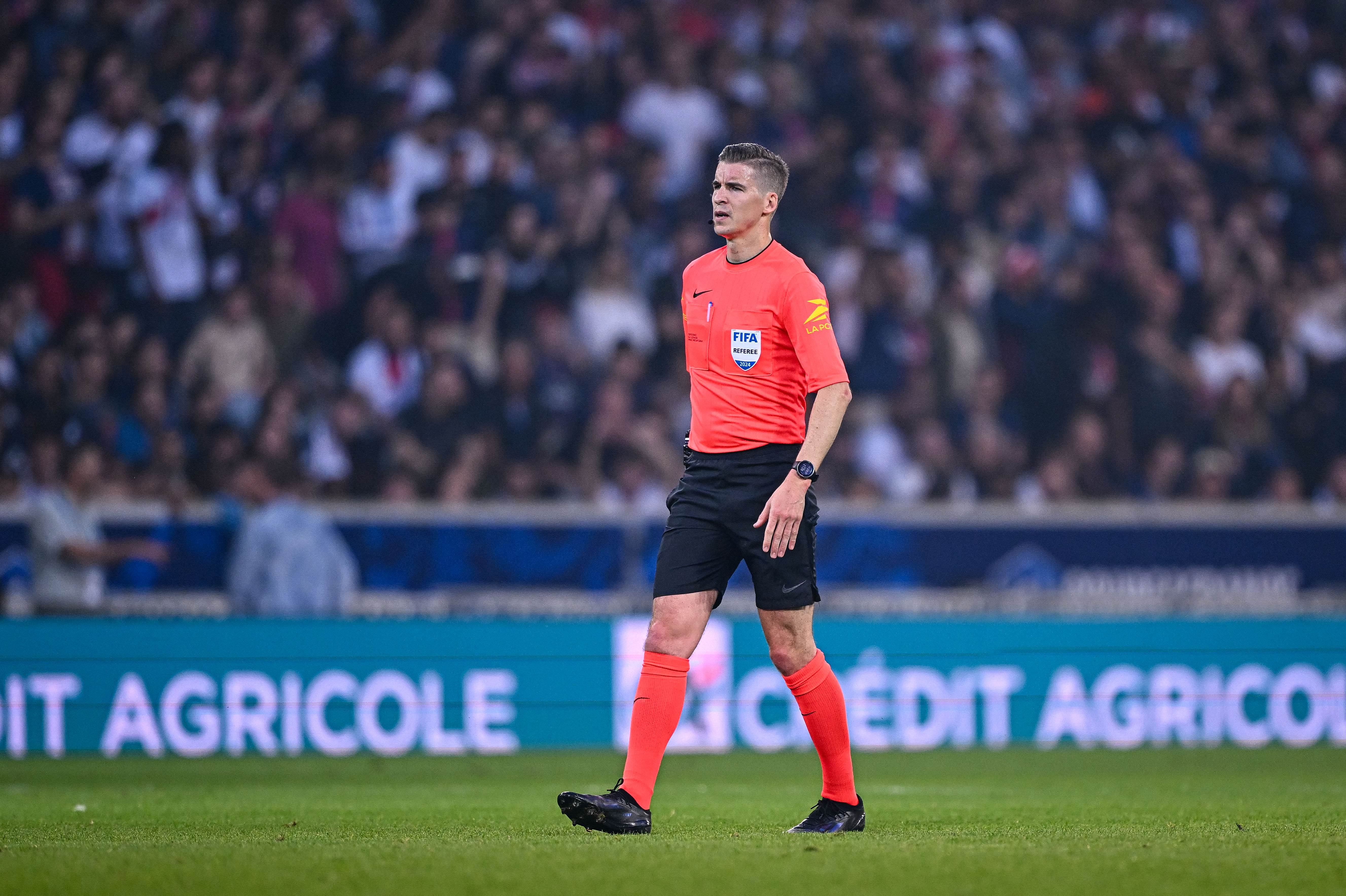 Deux arbitres français au sifflet en Ligue des champions