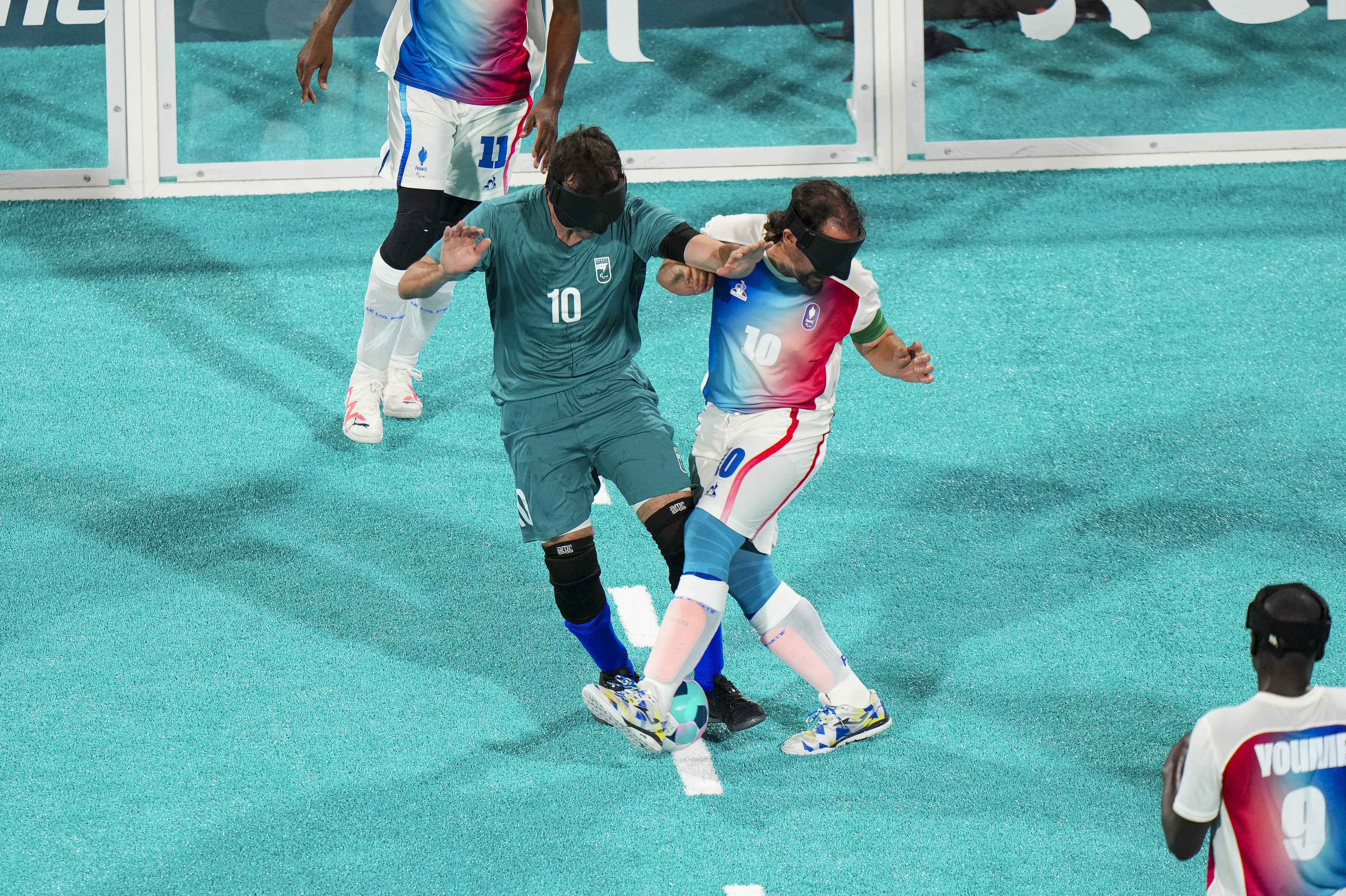 Les Bleus trébuchent face au Brésil