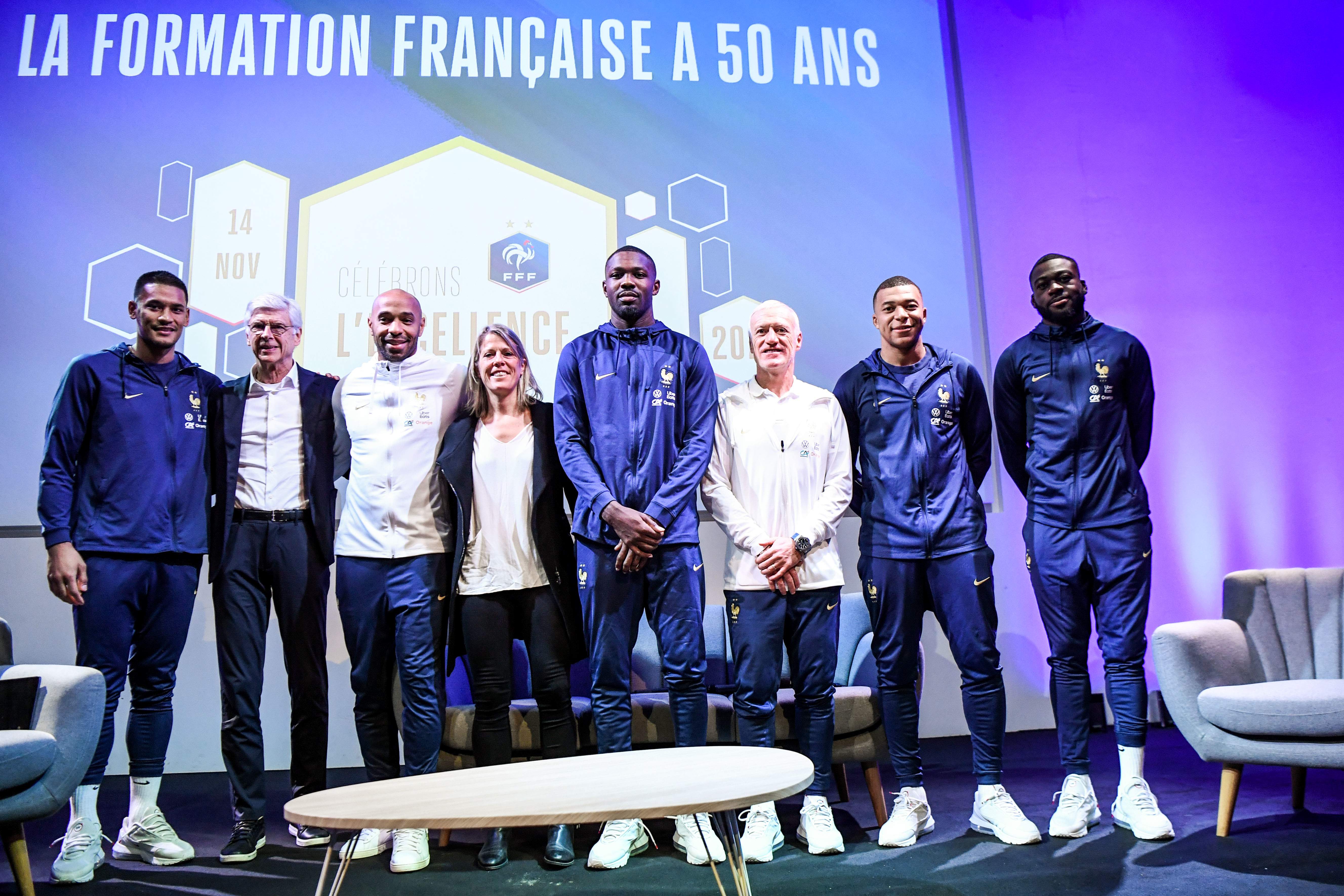 Un modèle sous l’œil des coaches