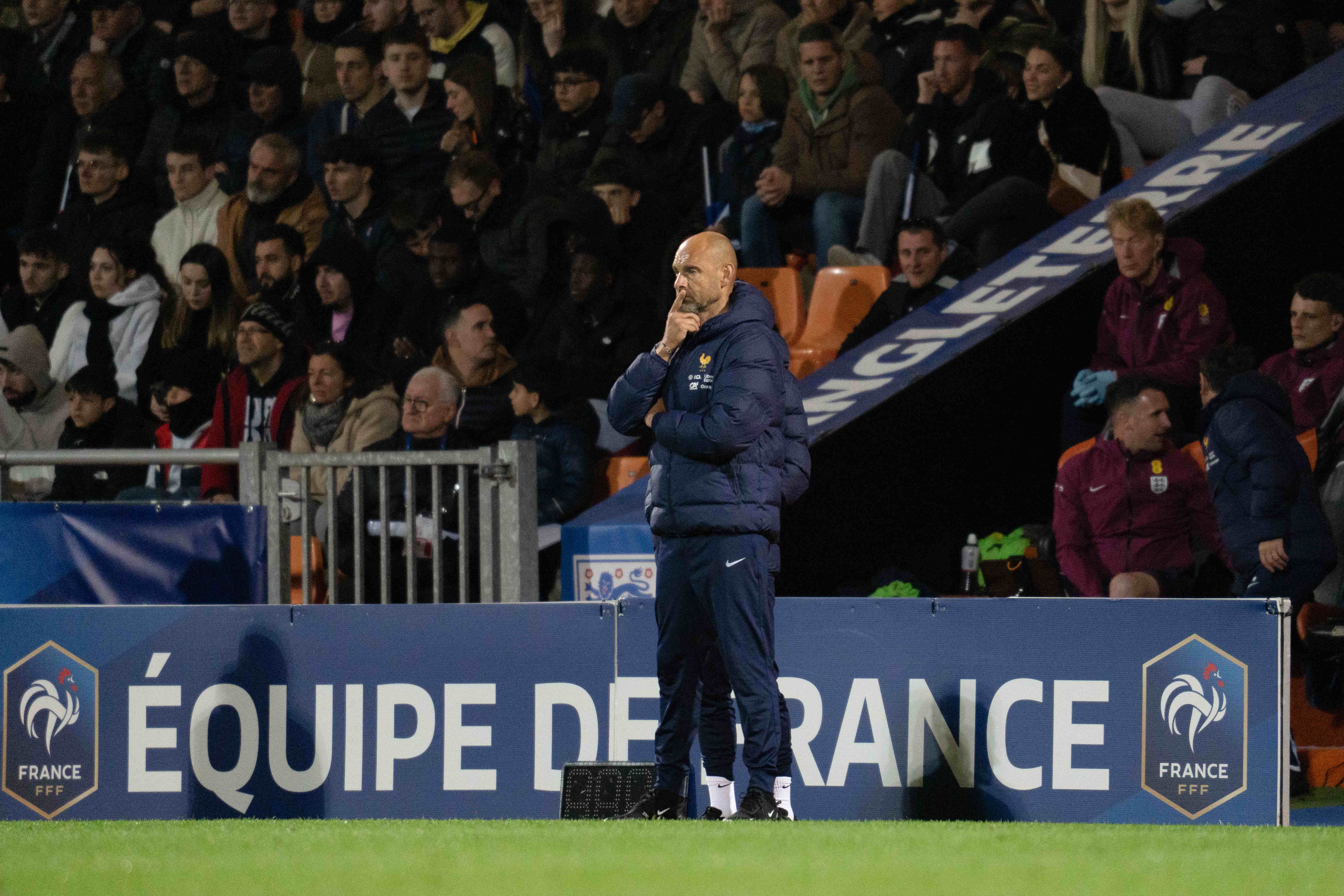 Cinq joueurs forfaits, Mathis Abline appelé