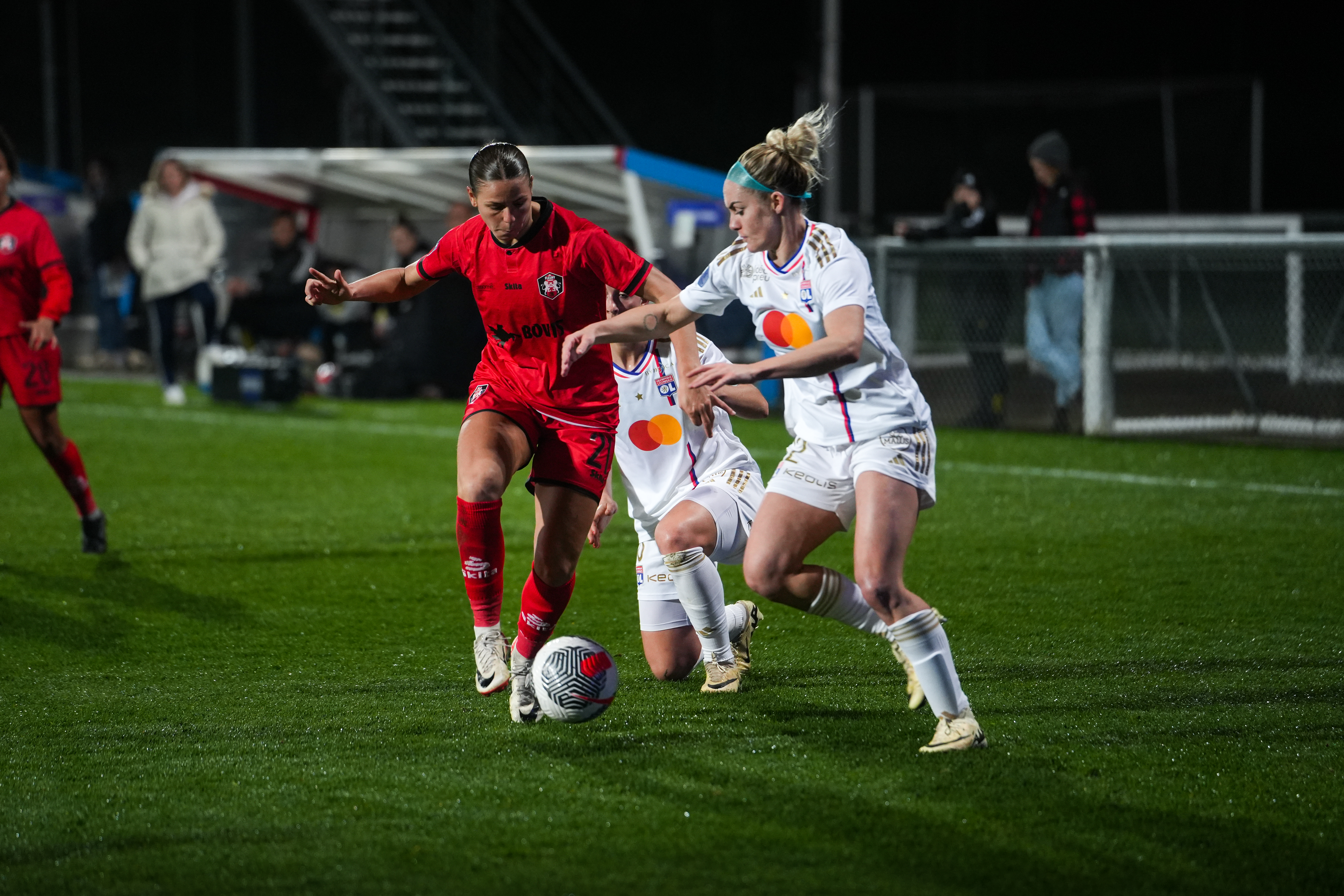 J17 : OL se venge de Fleury (4-0)